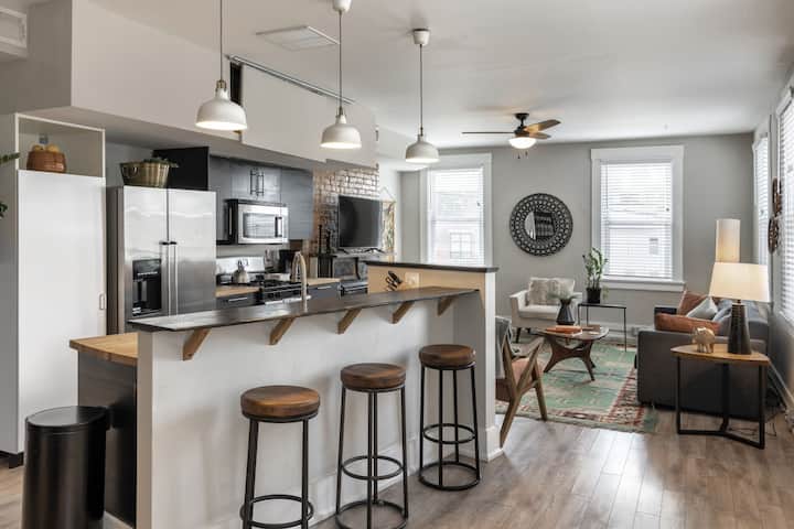 Beams Of Natural Light In A Walkable 2-bdrm Condo - Cincinnati