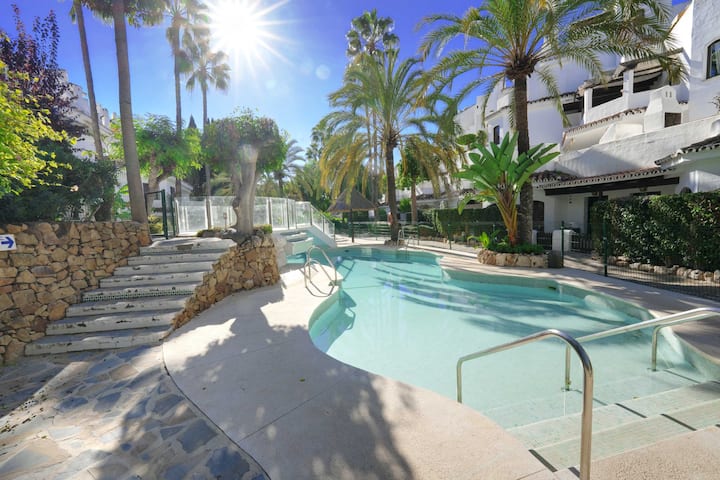 2039 Cozy Beachfront Apartment On Golden Beach - Marbella