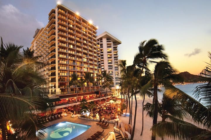 2 Spacious Units, Steps From Waikiki Beach! - Honolulu, HI