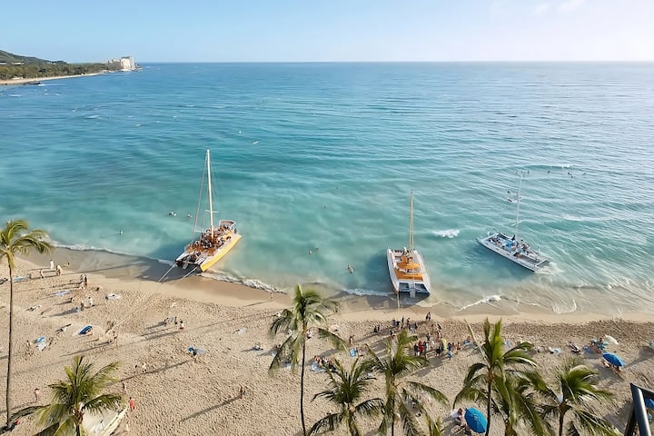 Aloha From Waikiki! Enjoy Your 3 Oceanview Units! - Honolulu, HI