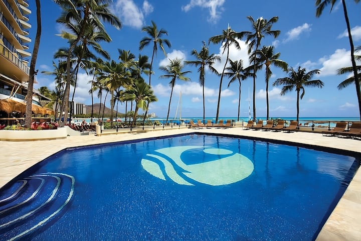 3x Partial Ocean View 1 Kb At Waikiki Beach Resort - Honolulu, HI