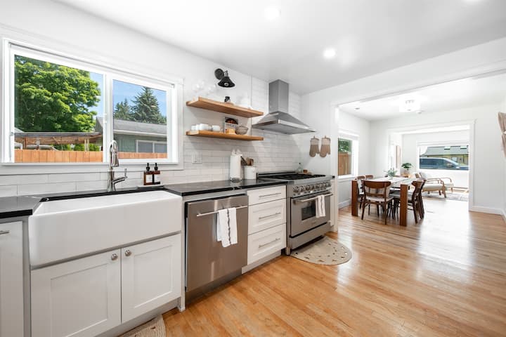 New! Ac & Single Level House| Ev Charger, King Bed - Shoreline, WA