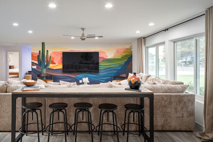 The Claremont: Chic Luxe, Putting Green & Pool - Phoenix, AZ