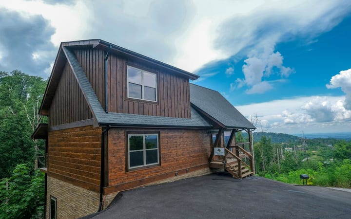 Chestnut Bearadise - Dollywood Fireworks! - Gatlinburg