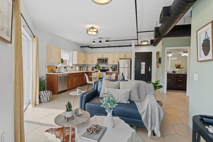 Suite 203, Bright, King Bd, Water View, Pool/spa - Wilton Manors, FL