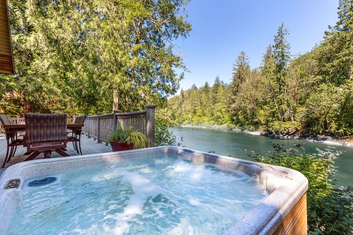 Seventh Heaven - Views, Beach, Swimming, Spa - Index, WA