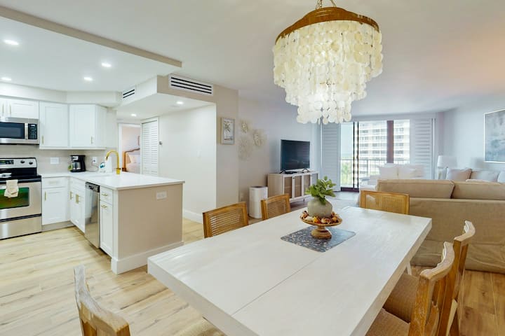 Gulf View Condo: Pools, Tennis & 10+ Pickleball! - Marco Island, FL