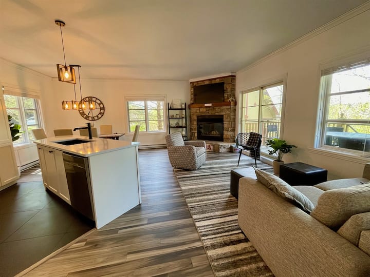 Quiet Ski In/out - Large Heated Pool! - Mont-Tremblant