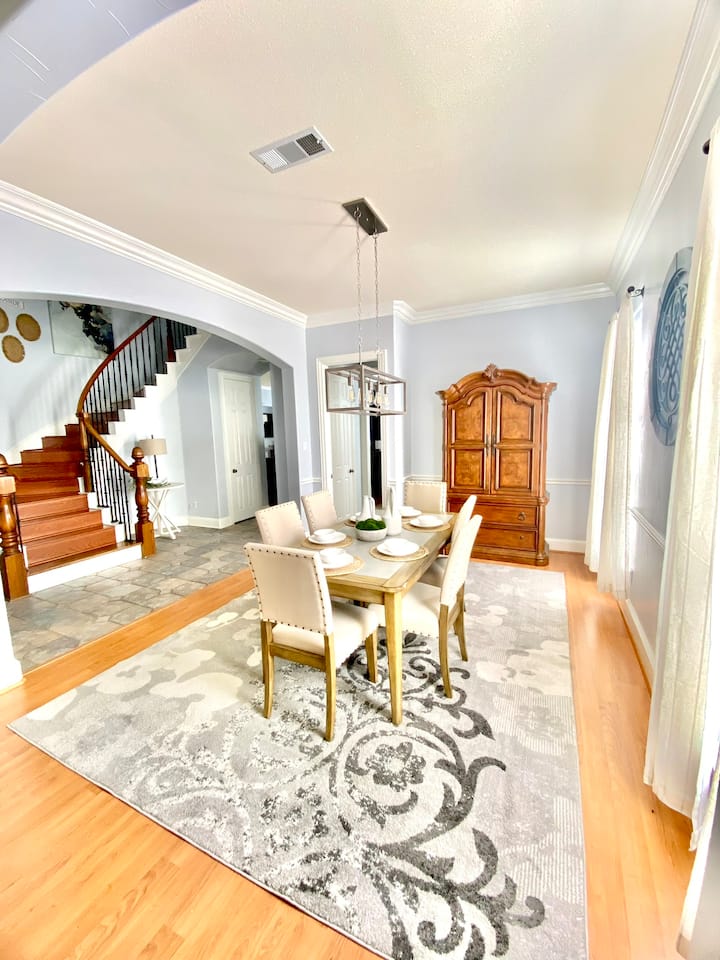 Family Sized & Worker Friendly, Texan Home. - Carrollton, TX