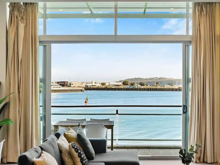 Relaxing Sea Wharf View Apartment - Auckland