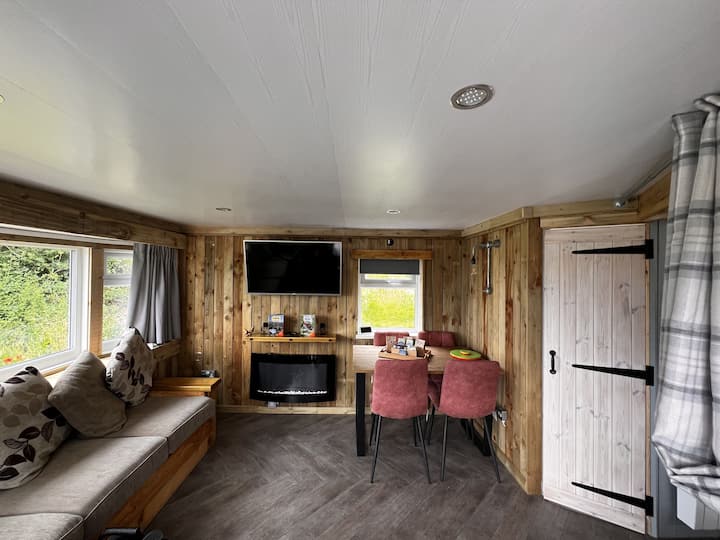 Cabin W/ Valley Views & On-site Dog Field - Tywyn