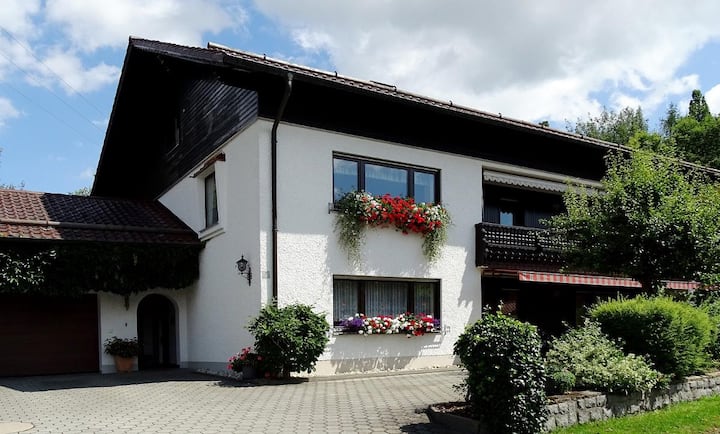 Ferienwohnung (80qm) Mit Terrasse (Ferienwohnung Stocker) - Schorndorf
