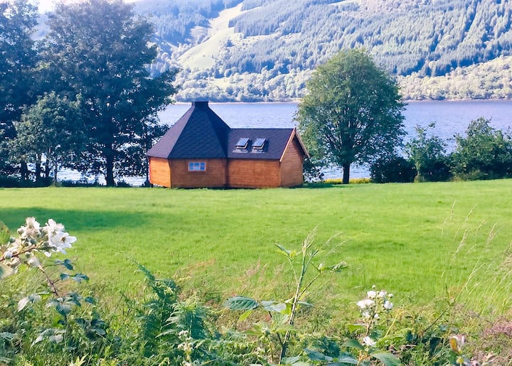 Seal Point Cabin, Lochside, Spectacular Location - Lochgoilhead