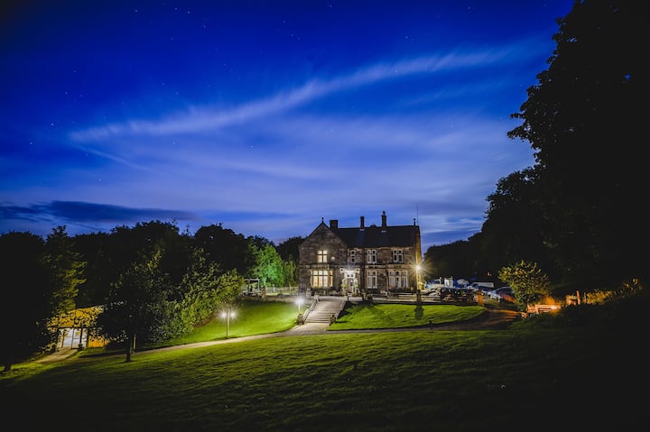 Hargate Hall Self Catering 22br, Rural Location. - Staffordshire