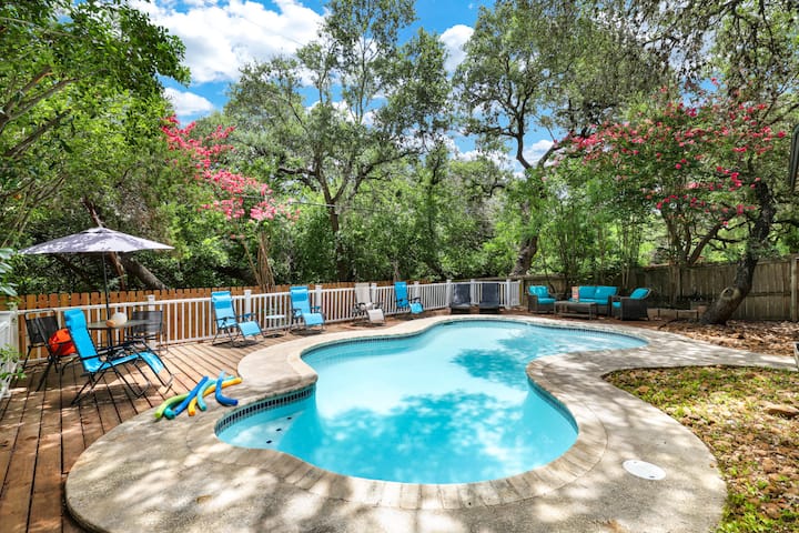 Sleeps 21!  Private Oasis In The City - Helotes, TX