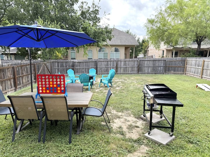 Cozy Family Home W/ Pool Access And Theater Room! - Helotes, TX