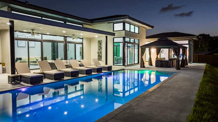 2022 Mansion 7000 Sf/pool/gameroom/theater - Plantation, FL