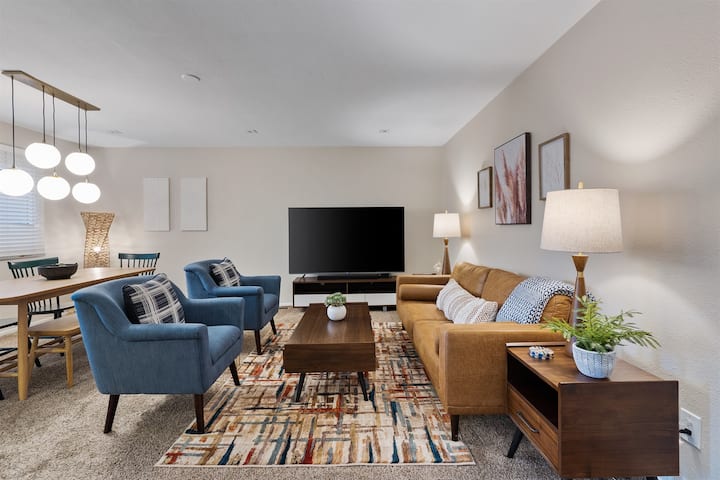 East Side Oasis With Hot Tub - Loveland, CO
