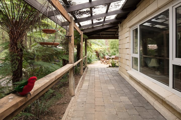 Windmill Lodge: Private Rainforest With River - Croydon