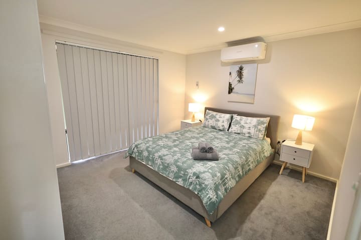 26 Simple Family Home Mirrabooka Sleeps 5 - Kingsley