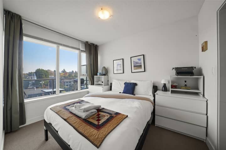 Mount Pleasant- Spacious 1br Home - Vancouver