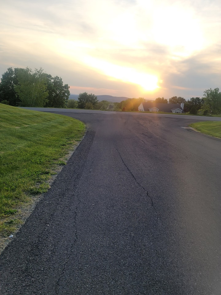 Free Ev Charger/nema Outlet. Mountain-top Views. - Poughkeepsie, NY