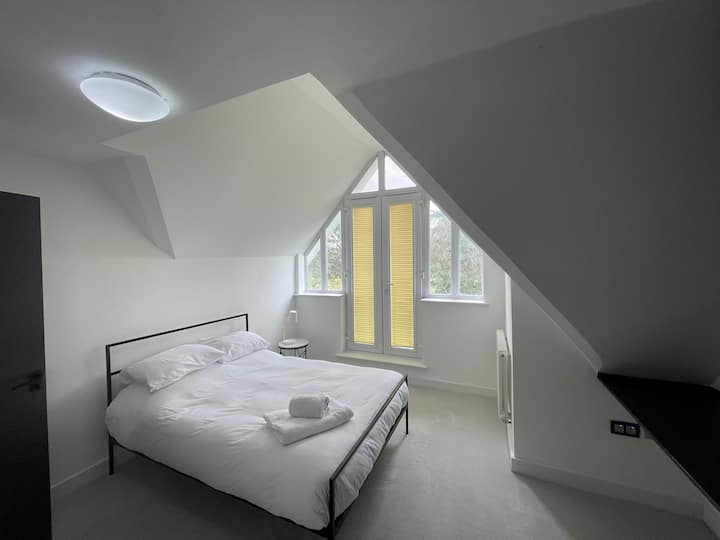 Maidenhead Fabulous Stylish Two Bedroom Penthouse - Maidenhead