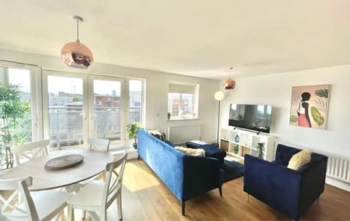 Maidenhead - Stunning, Spacious - Three Bedrooms ( - Maidenhead