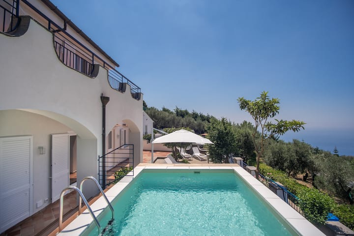 Villa La Luce: Hillside, Views, Pool & Concierge - Sorrento