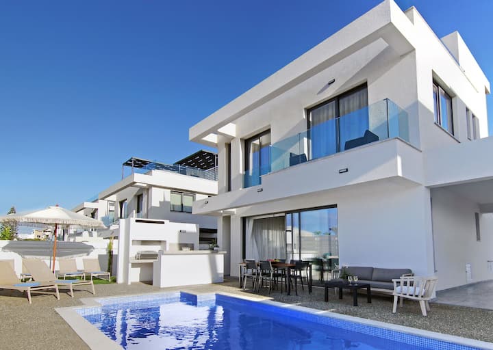 Queen Helena Luxury Villa - Nissi Beach