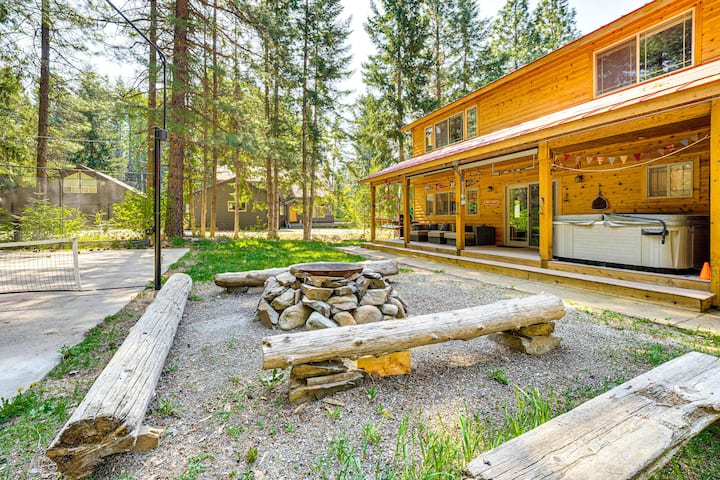 Cle Elum Lake Home W/ Hot Tub & Mountain Views - Roslyn, WA