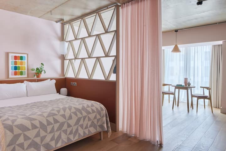 One Bed Open Plan Suite At Zanzibar Locke - Dublin
