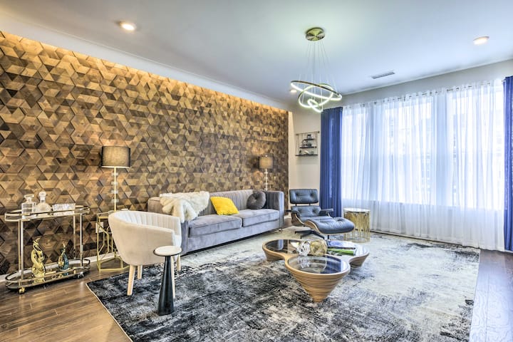 Tasteful Durham Townhome - 6 Mi To Downtown! - Durham, NC