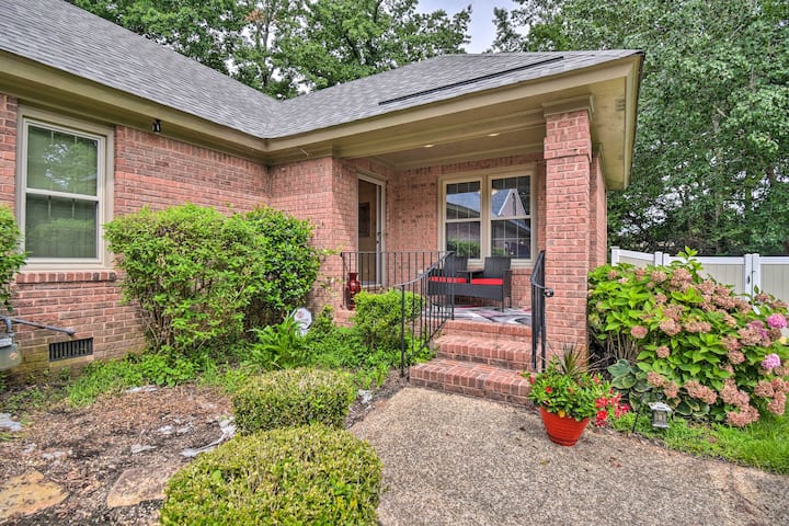 Bright Chesapeake Home Near Shopping & Dining - Suffolk, VA