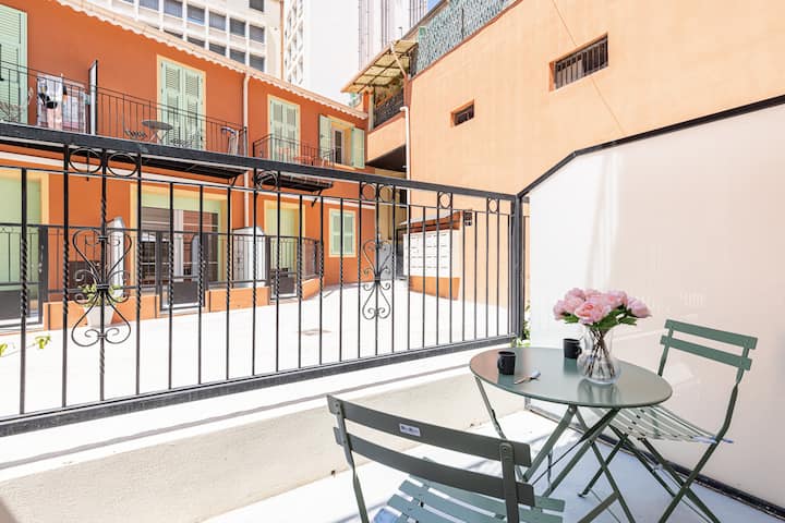Appartement Climatisé - Terrasse - Calme - ibis budget Nice Californie Lenval