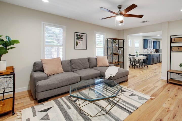 Free Parking, East Austin, 2 Br | Bungalow - Austin