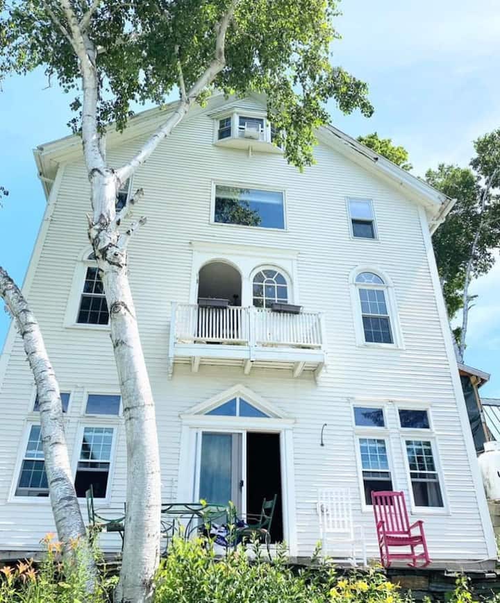 The Granite Suite - Waterville, ME