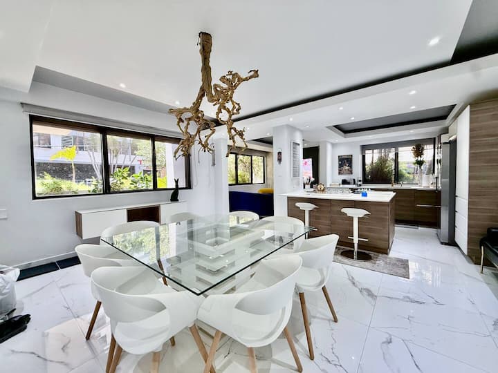 Casa Luna · Luxury Condado Beach Apt Sleeps 8 - San Juan