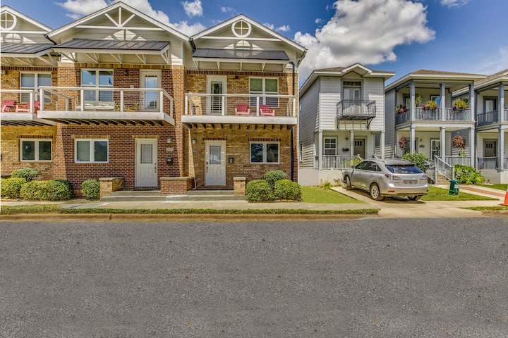 Downtown Dollhouse: Walk To Blue Wahoos Stadium - Pensacola, FL