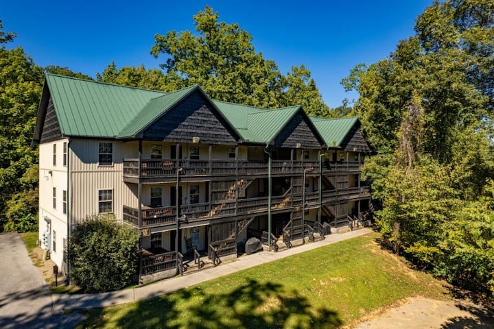 Briarstone Lodge 13c 2 Bedroom Pigeon Forge Condo - Pigeon Forge, TN