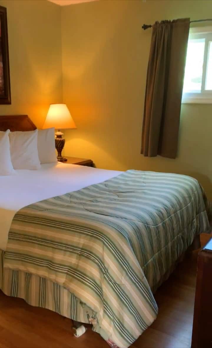 The Villas On Lake George- Lakeside Suite - Bolton Landing, NY