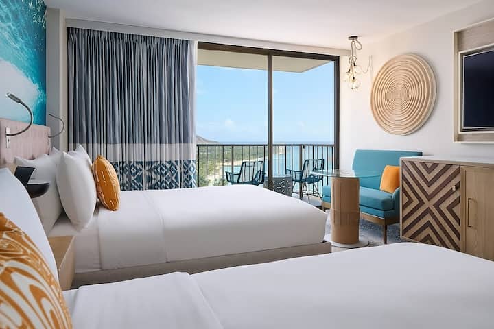 2 Comfortable Units Near Waikiki Beachcomber! - Honolulu, HI