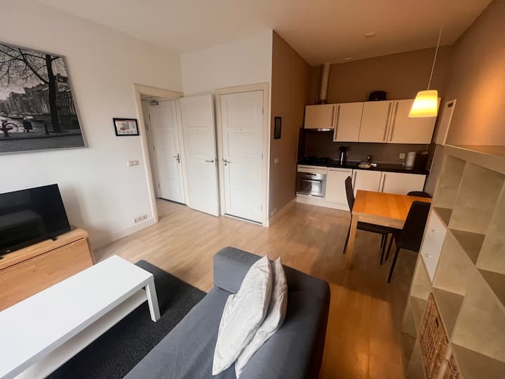 4c - Congress Centre Apartments - River/streetview - 암스테르담