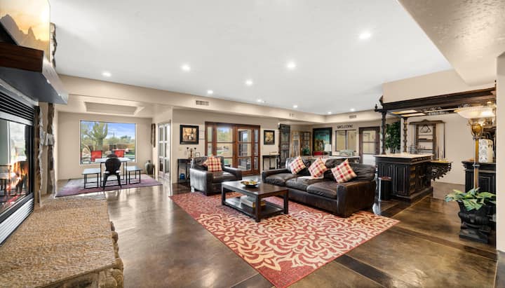 8 Bedroom | Game Room | Gym | Spa | Heated Pool - Scottsdale, AZ
