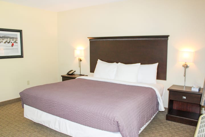 Glacier Suite At Kelley's Island Venture Resort - Kelleys Island, OH