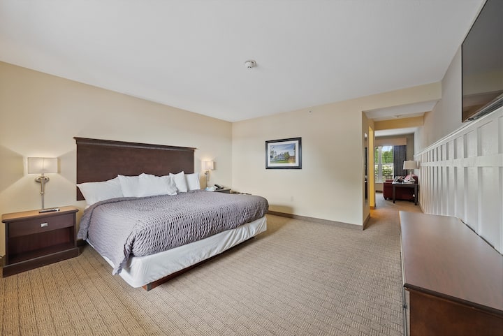 Glacier Suite At Kelley's Island Venture Resort - Put-in-Bay, OH