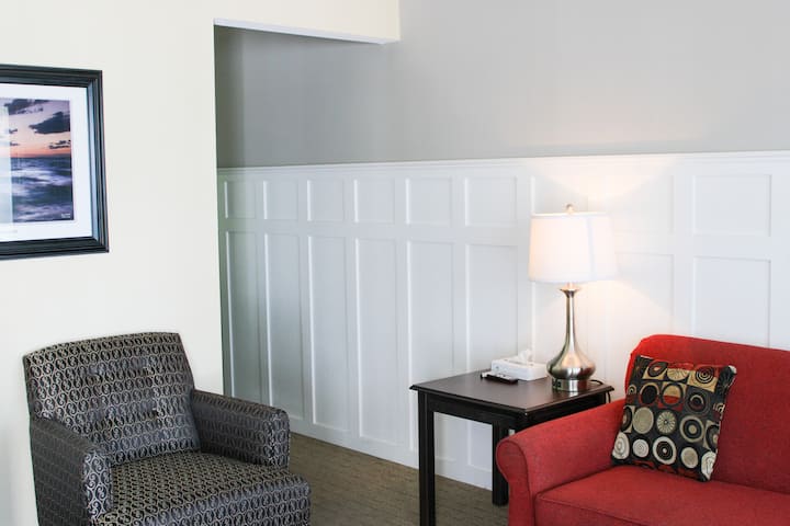 Iroquois Suite At Kelley's Island Venture Resort - Put-in-Bay, OH