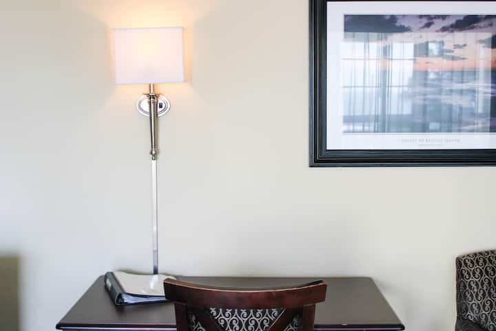 Iroquois Suite At Kelley's Island Venture Resort - Put-in-Bay, OH