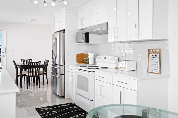 Rare Find: Stunning 3 Bdr Suite In South Vancouver - Vancouver