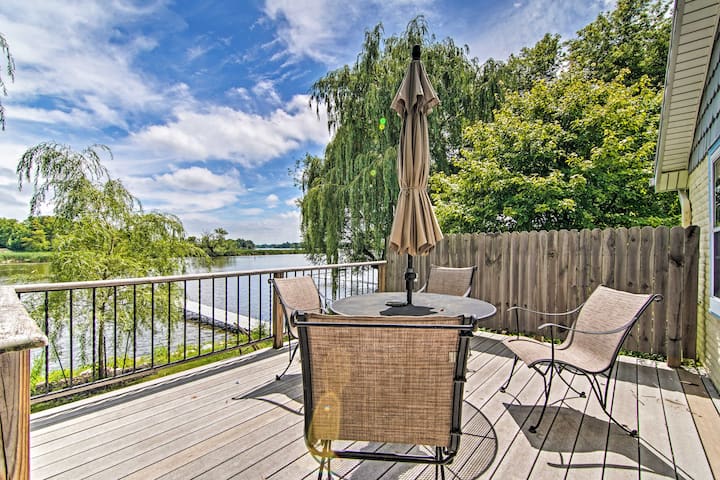 Horicon Riverfront Retreat W/ Deck, Dock + Patio - Juneau, WI